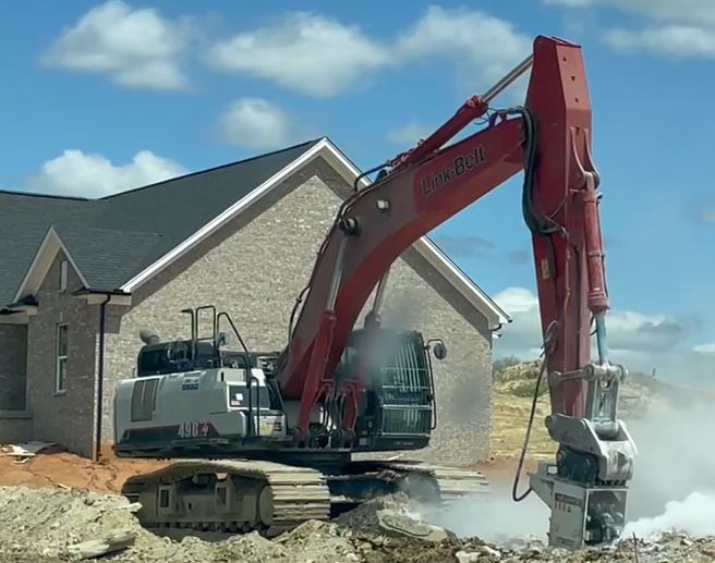 LBX 490 with Kemroc EK 160 Chain Cutter - Rock Hard Solutions